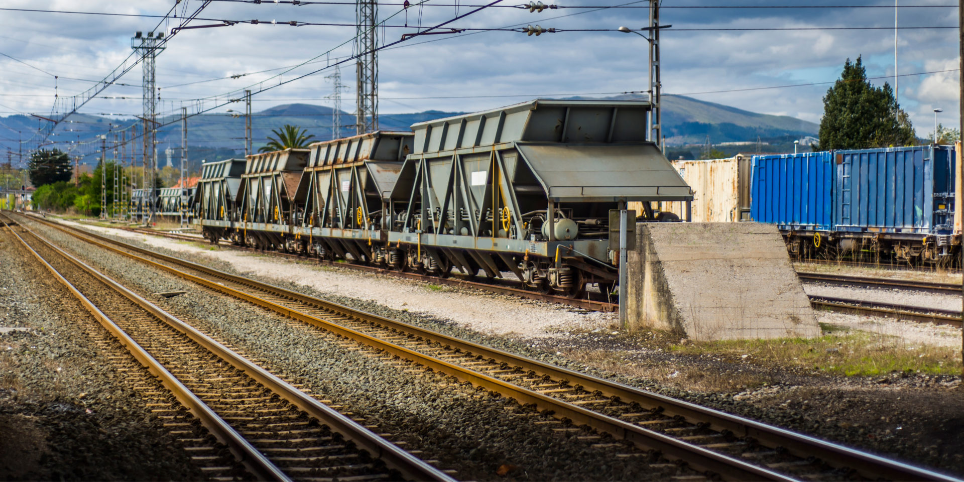 Transloading Services | Railcar to Bulk Transloading | Elcan Industries